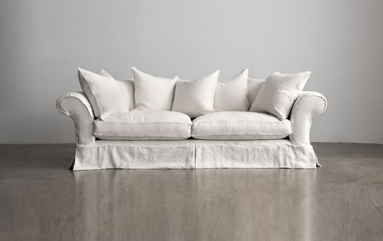 10 Easy Pieces: Linen-Slipcovered Sofas - Remodelista