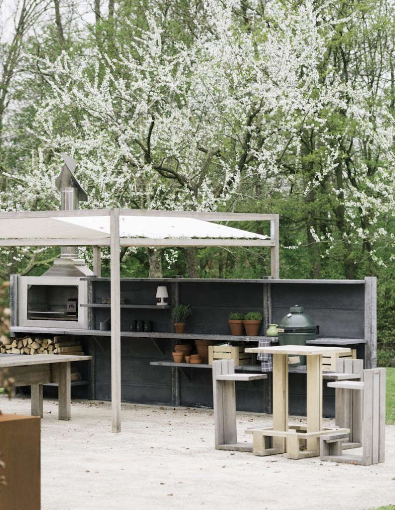 Beyond the Barbecue: 15 Streamlined Kitchens for Outdoor Cooking ...