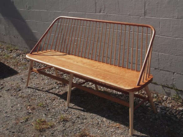 10 Easy Pieces: Best Wooden Spindle Benches - Remodelista