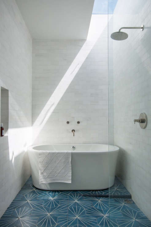 Steal This Look: A Low-Key Luxe Bath in Los Angeles - Remodelista