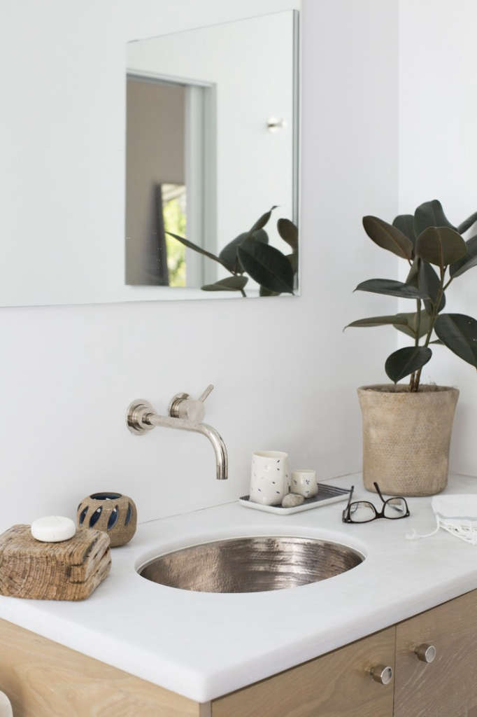 Steal This Look: A Low-Key Luxe Bath in Los Angeles - Remodelista
