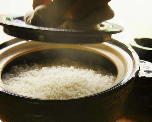 Donabe: The Ultimate Rice Cooker (Plus a Recipe) - Remodelista