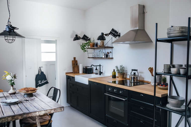 Kitchen of the Week: A DIY Ikea Country Kitchen for Two Berlin ...
