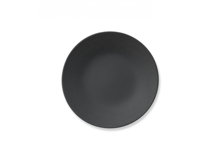10 Easy Pieces: Dramatic Black Dinnerware - Remodelista