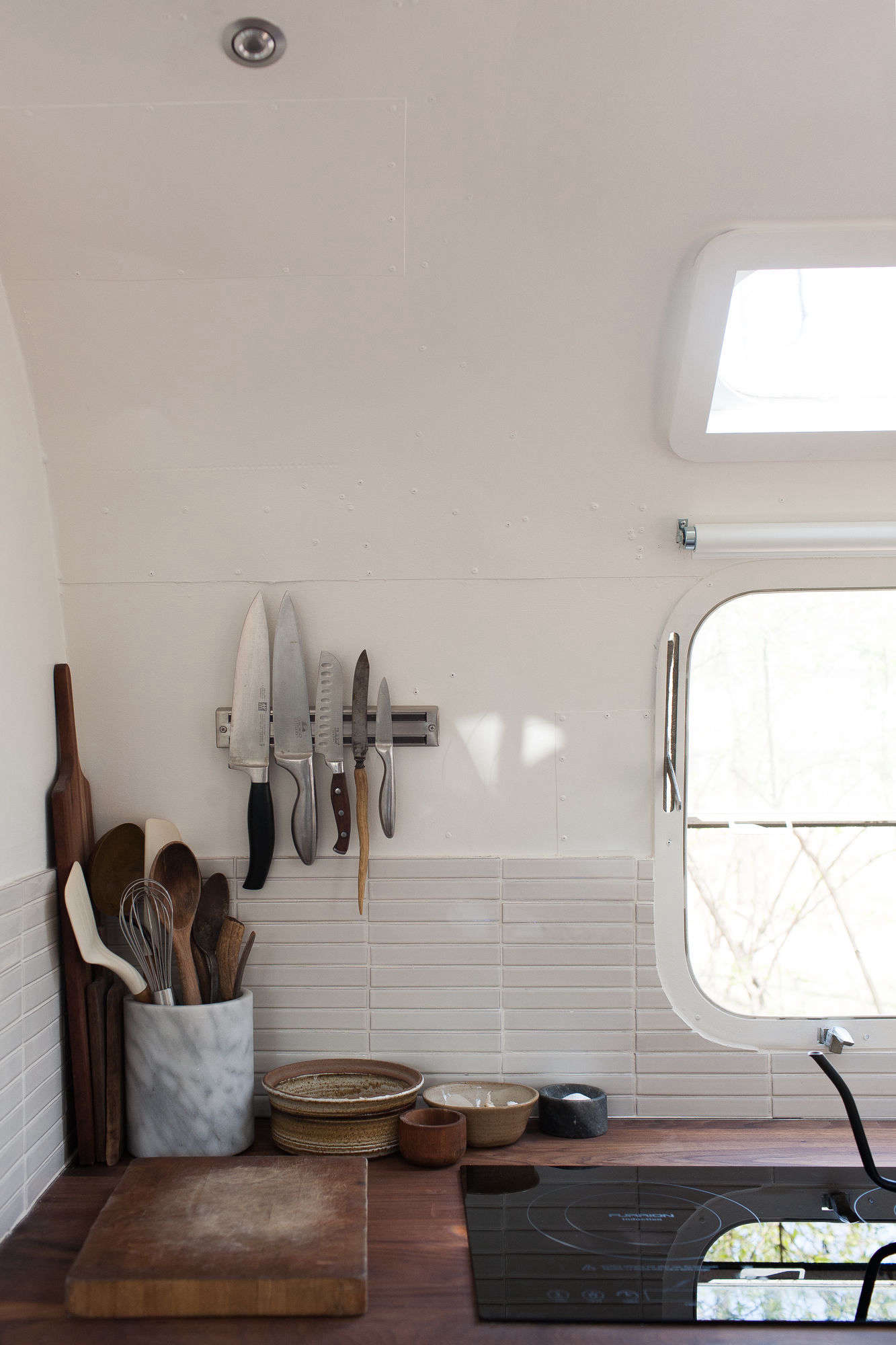 Steal This Look: A Compact Kitchen in a Vintage Airstream Trailer ...