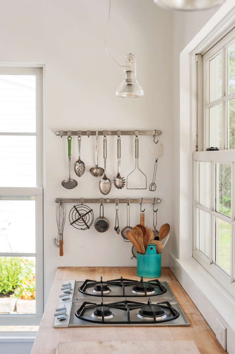 14 Tricks for Maximizing Space in a Tiny Kitchen, Urban Edition ...
