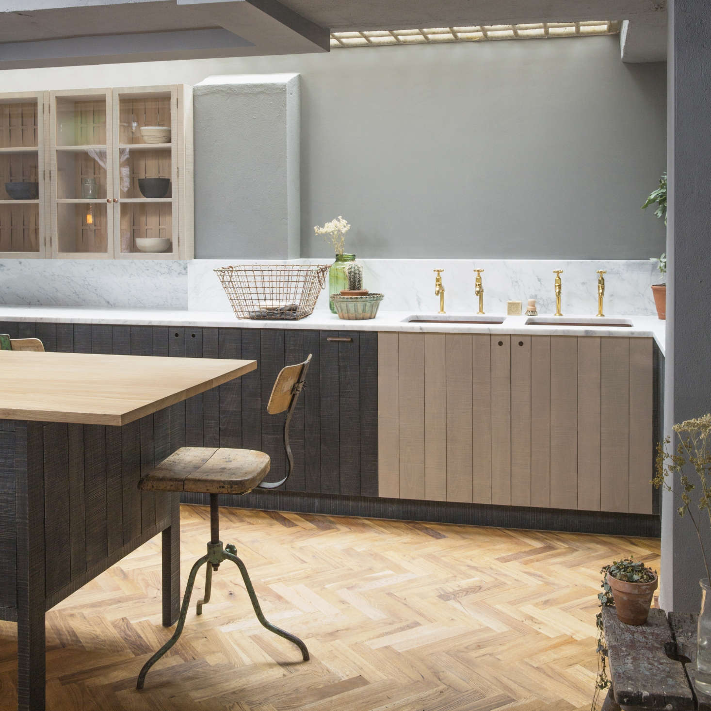 Modern farmhouse kitchen by Sebastian Cox for deVol