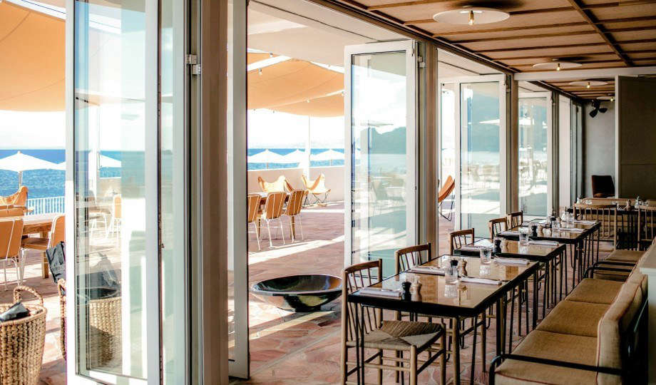 Hotel Les Roches Rouges: Vintage Seaside Glamour on the Côte d'Azur ...