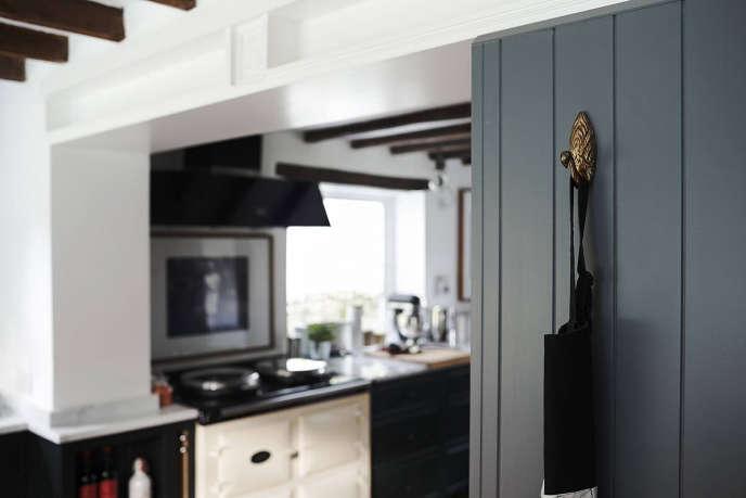 Best Professional UK Interior: Thatched Cottage Kitchen by Fawn ...