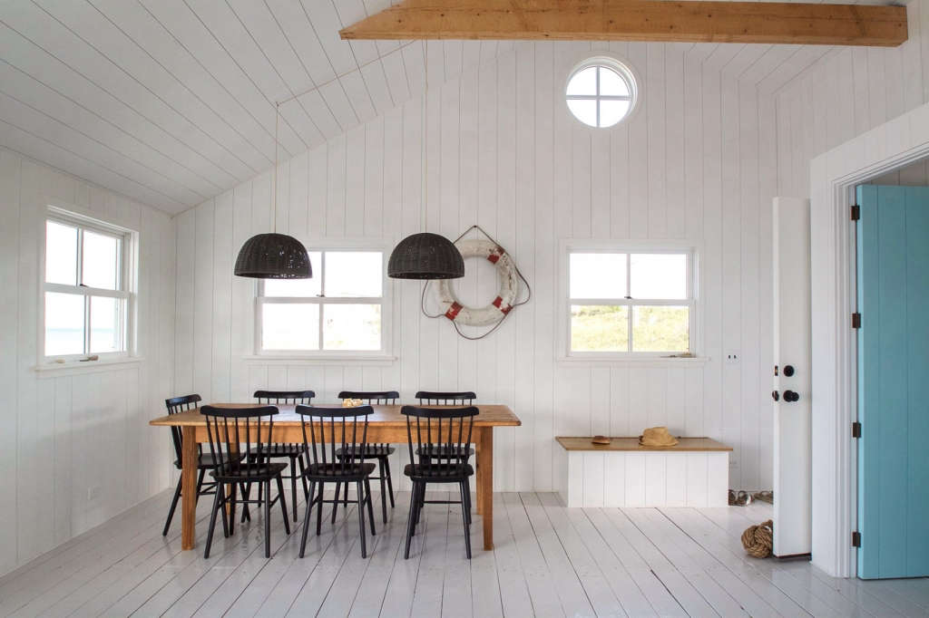 17 Charming and Practical Painted Wood Floors for the Summer Cottage