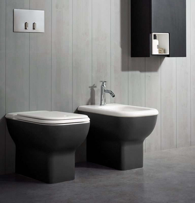 10 Easy Pieces: Black Toilets - Remodelista