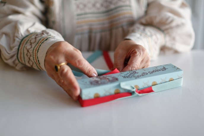 DIY: A Trio of Gift Wrapping Master Classes from the Doyenne of ...