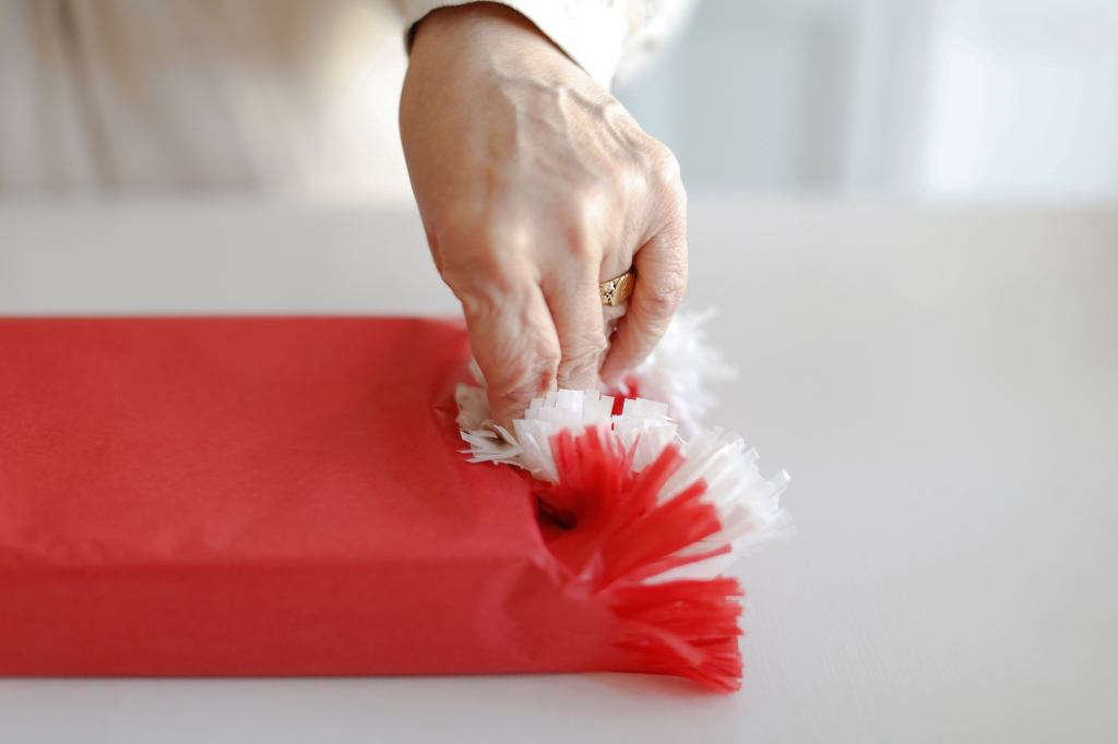 DIY: A Trio of Gift Wrapping Master Classes from the Doyenne of ...