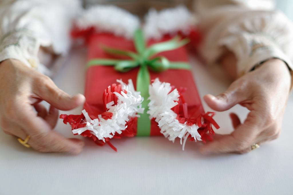 DIY: A Trio of Gift Wrapping Master Classes from the Doyenne of ...
