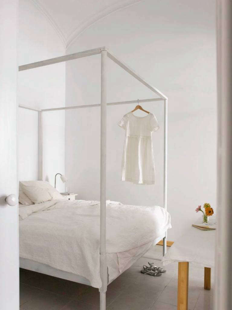 28 tranquil all-white bedrooms