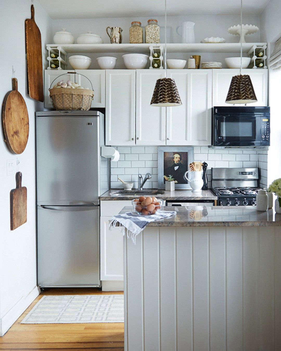 The New Art Gallery: 12 Favorite Kitchens with Paintings on Display ...