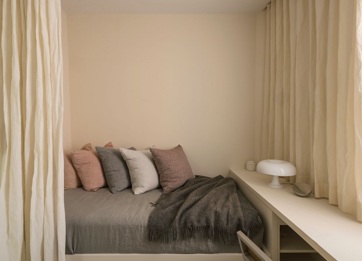 10 Easy Pieces: Grown-Up Guest Beds - Remodelista