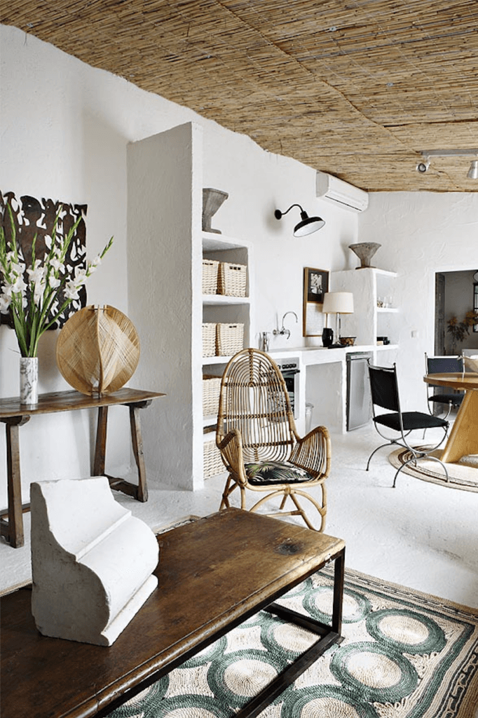 An Airy Spanish Guest House on the Mediterranean Coast