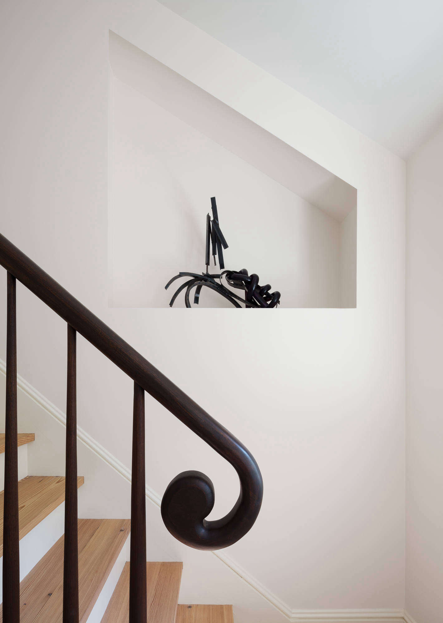 An 1828 Federal Style Townhouse Remodeled with Color and Lots of Art