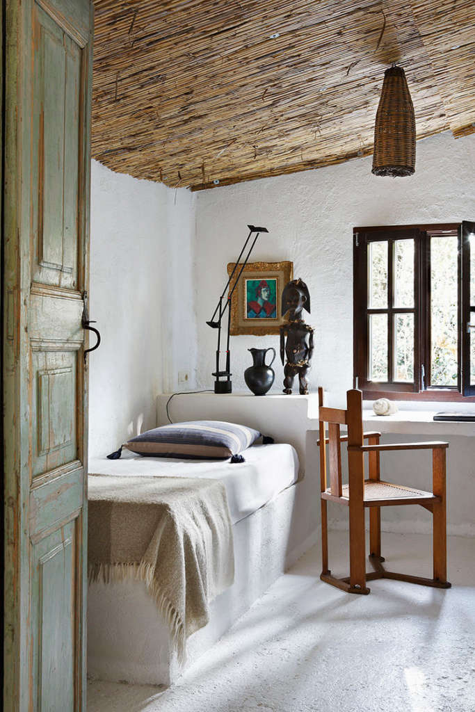 An Airy Spanish Guest House on the Mediterranean Coast