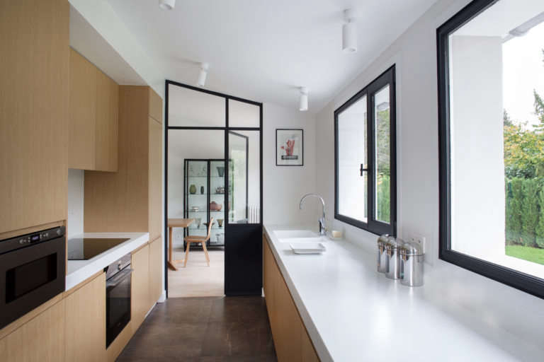 minimalist-long-narrow-paris-kitchen-with-indoor-outdoor-dining-areas ...