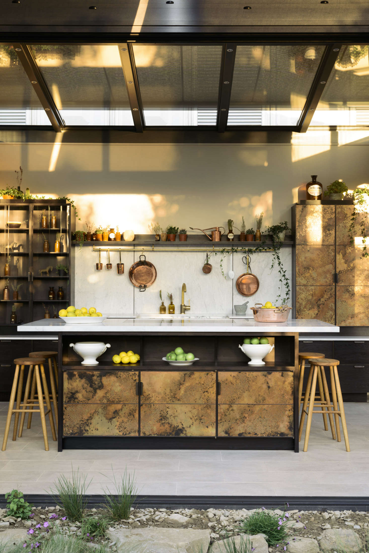 Kitchen of the Week: Charlie Smallbone and deVol Team Up to Create a ...