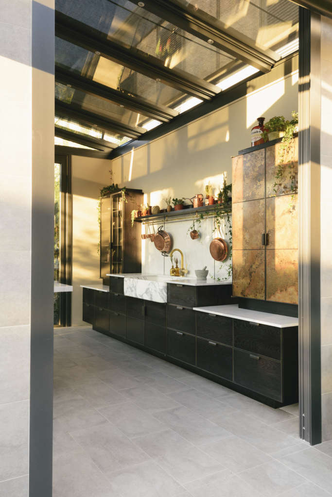 Kitchen of the Week: Charlie Smallbone and deVol Team Up to Create a ...