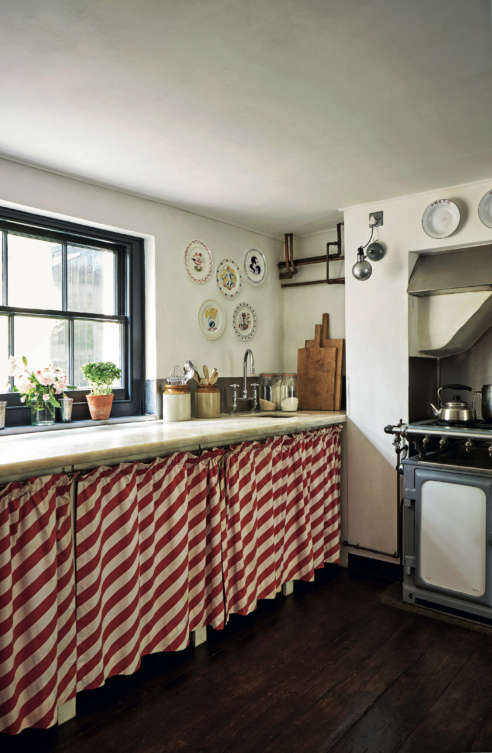 Sink Skirt Revival: 16 Fresh Examples of a New Old Trend - Remodelista