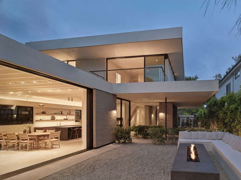 West Hollywood modernist spec house by Standard Architecture and ...