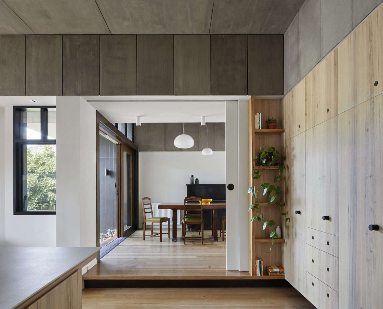 Kitchen of the Week: A Laid-Back Courtyard Kitchen in Australia