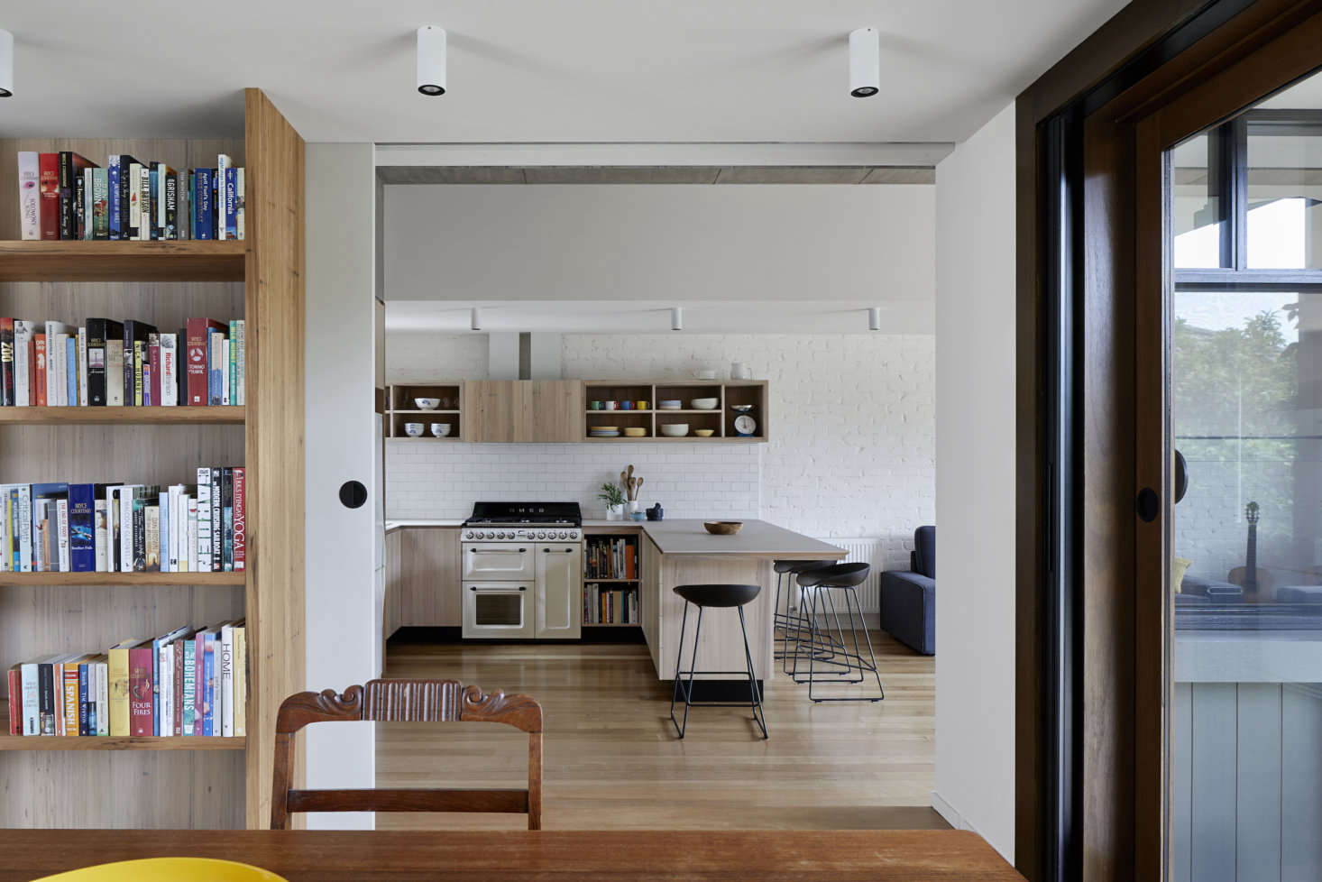 Kitchen of the Week: A Laid-Back Courtyard Kitchen in Australia