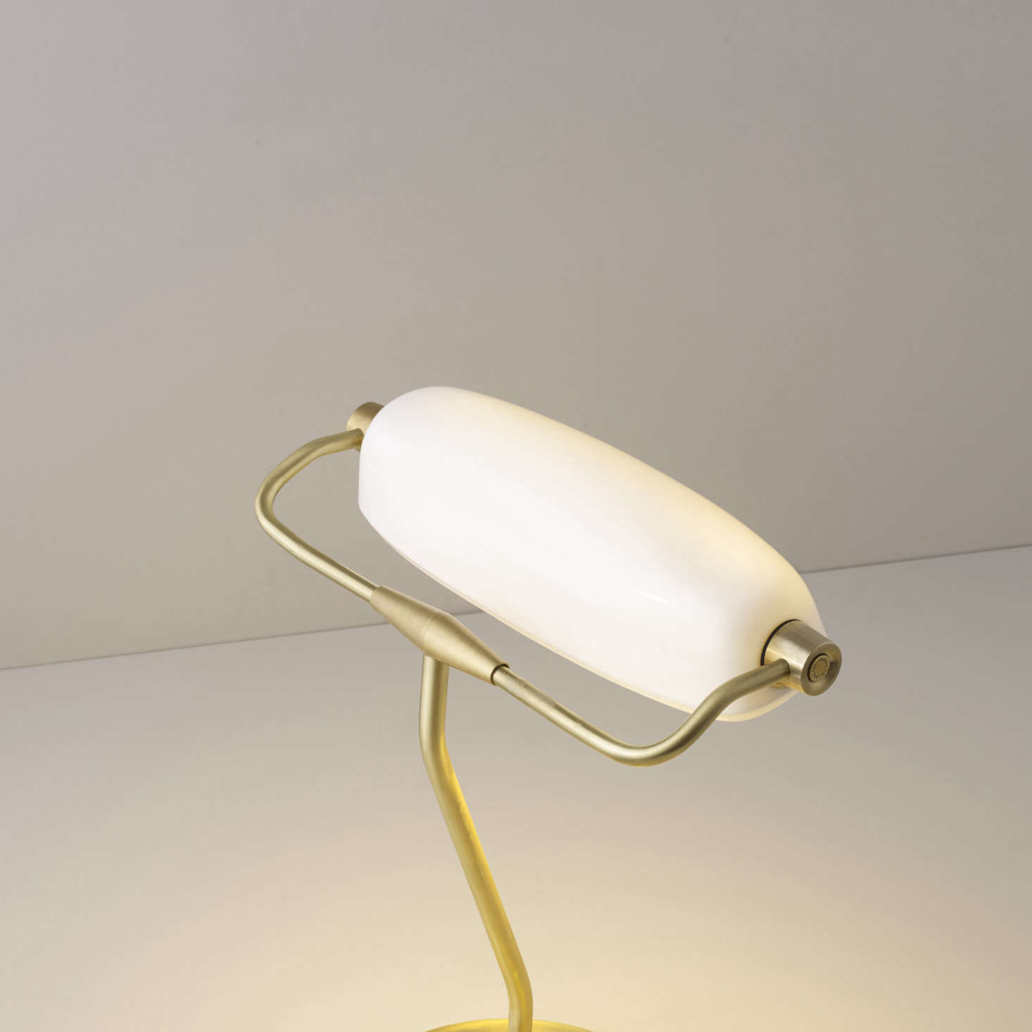 High/Low: The Modern Banker's Desk Lamp - Remodelista