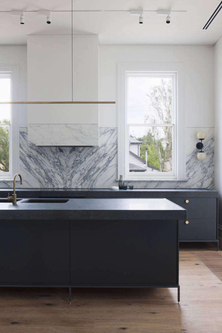 16 Favorite Marble Kitchen Backsplashes, for Maximum Drama - Remodelista