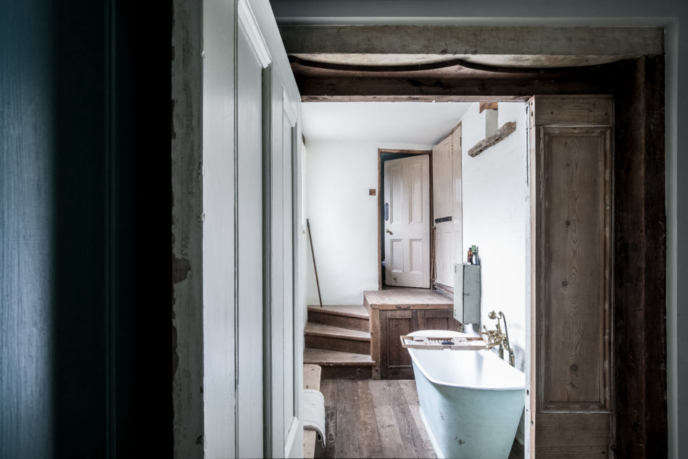 Dreamy Colors in a Former Victorian Coach House in Hackney