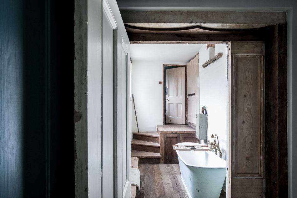 Dreamy Colors in a Former Victorian Coach House in Hackney