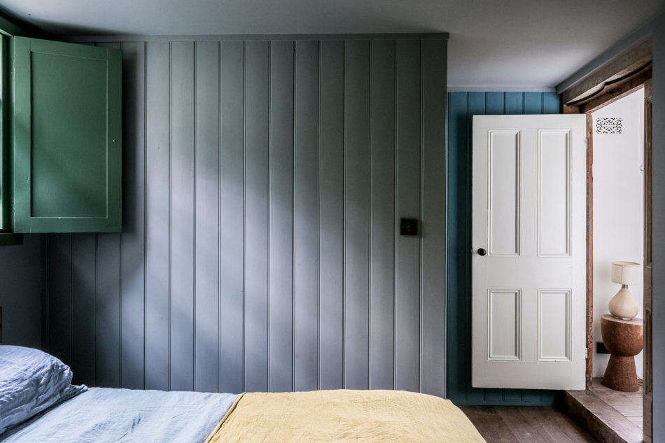 Dreamy Colors in a Former Victorian Coach House in Hackney