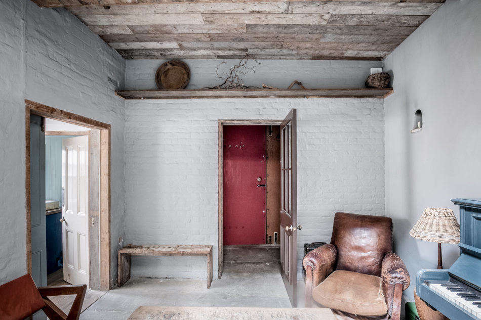 Dreamy Colors in a Former Victorian Coach House in Hackney