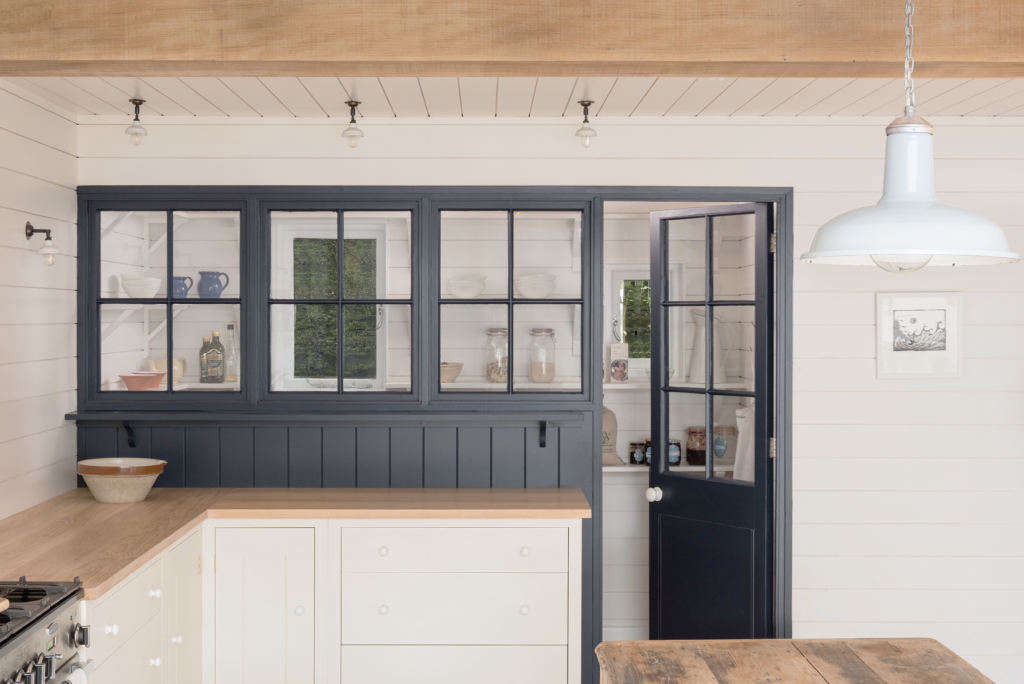 The Modern Classic Waterside House: A Top-to-Bottom Remodel in Cornwall ...