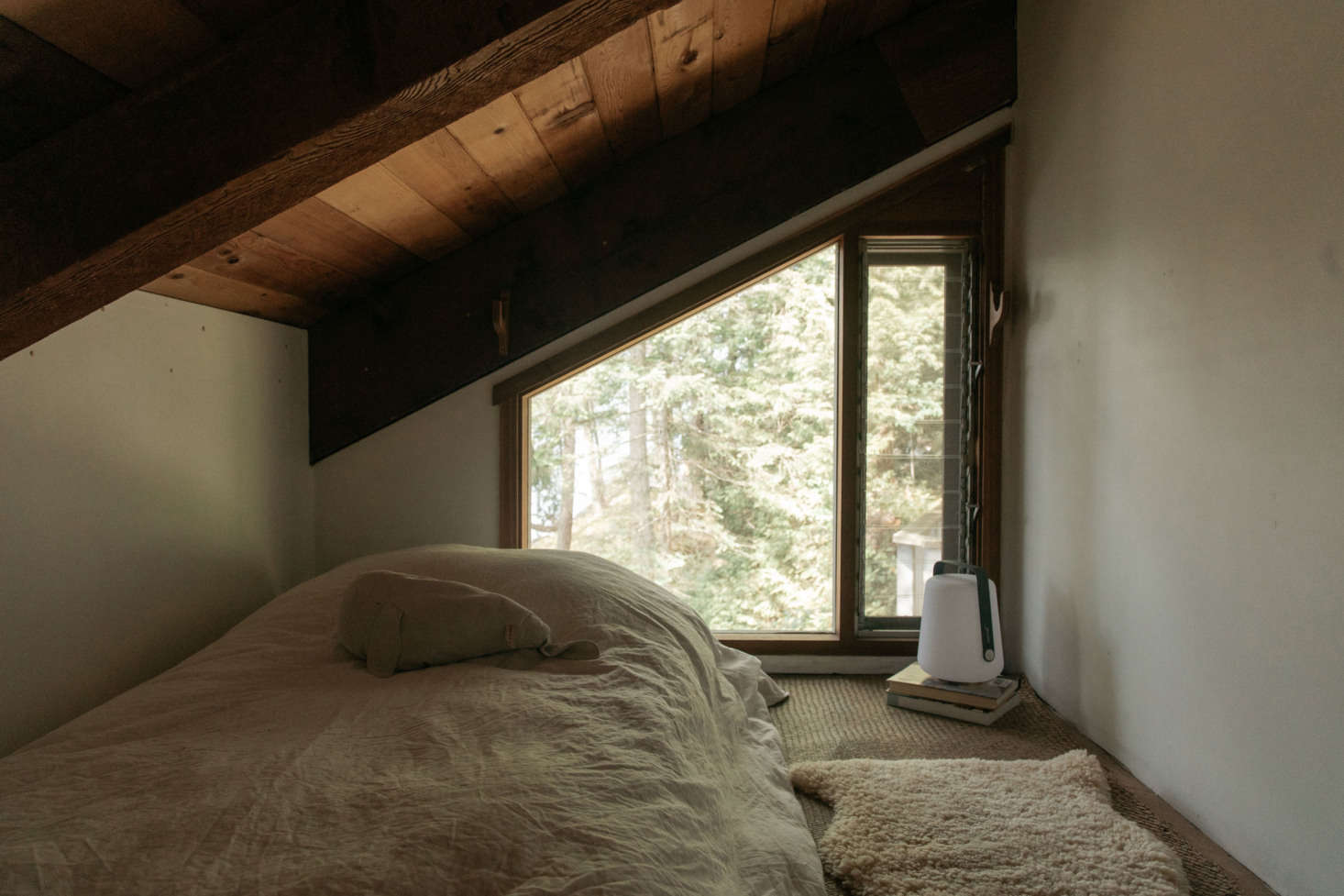 A Multigenerational Family's Cabin Retreat, Unchanged by Time - Remodelista