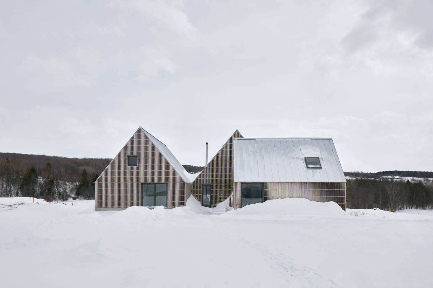 Inventive Minimalist Architecture: A Quebec Vacation House Designed By ...