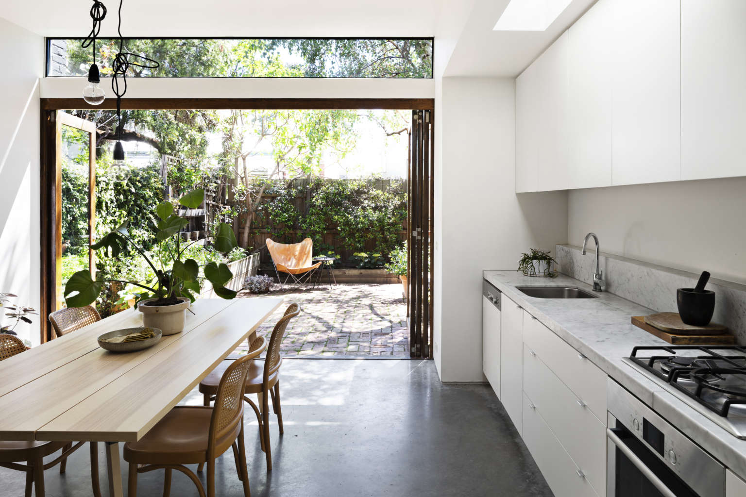 Combining the Kitchen and the Garden: An Indoor-Outdoor Kitchen Remodel ...
