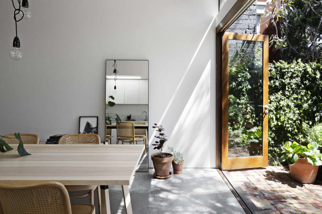 Combining the Kitchen and the Garden: An Indoor-Outdoor Kitchen Remodel ...