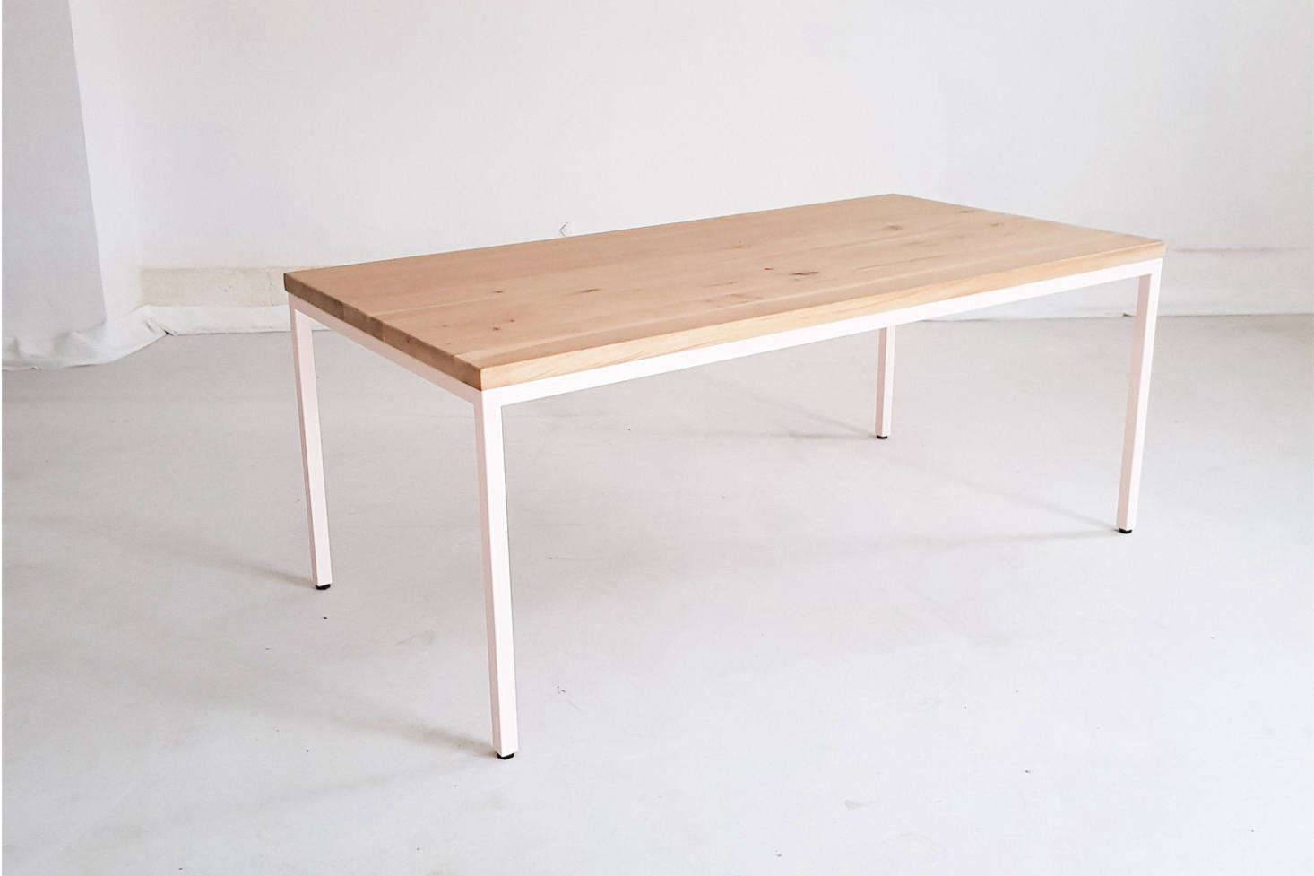 10 Easy Pieces: Dining Tables with Powder Coated Bases - Remodelista