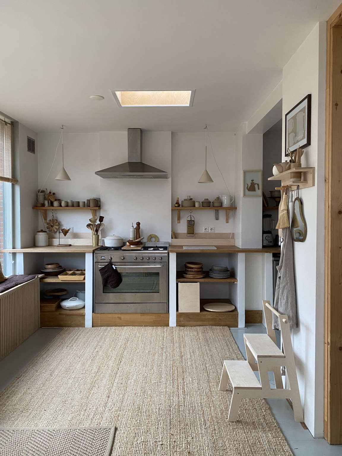 Carved in Wood: The Bespoke Home of a Self-Taught Carpenter and an ...