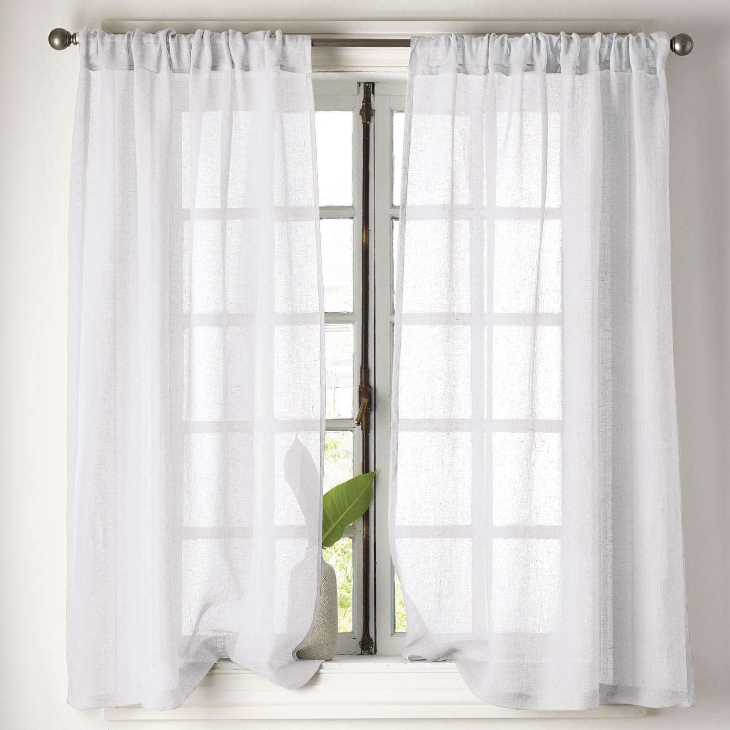 10 Easy Pieces: Simple White Linen Curtains - Remodelista