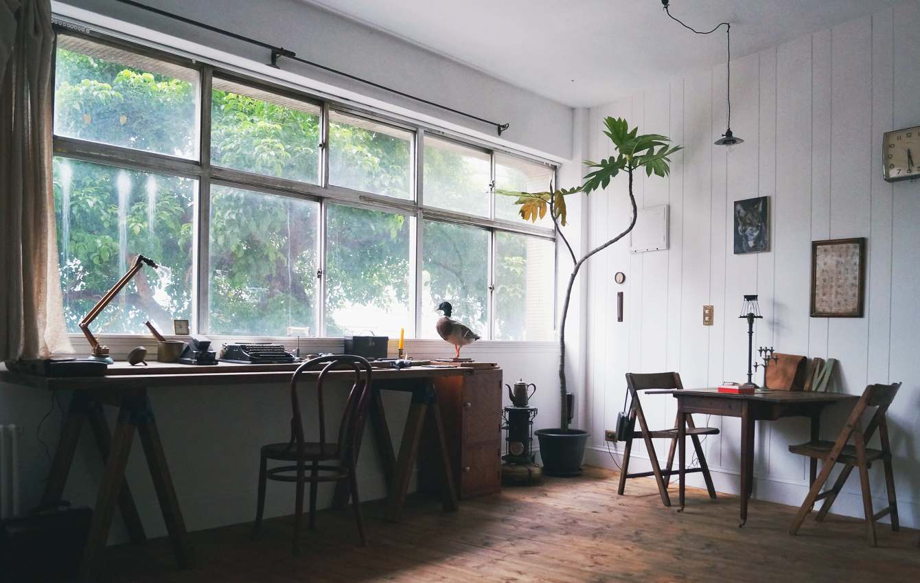 Vintage Only: A Taipei Photo Studio Furnished with Atmospheric Old Finds