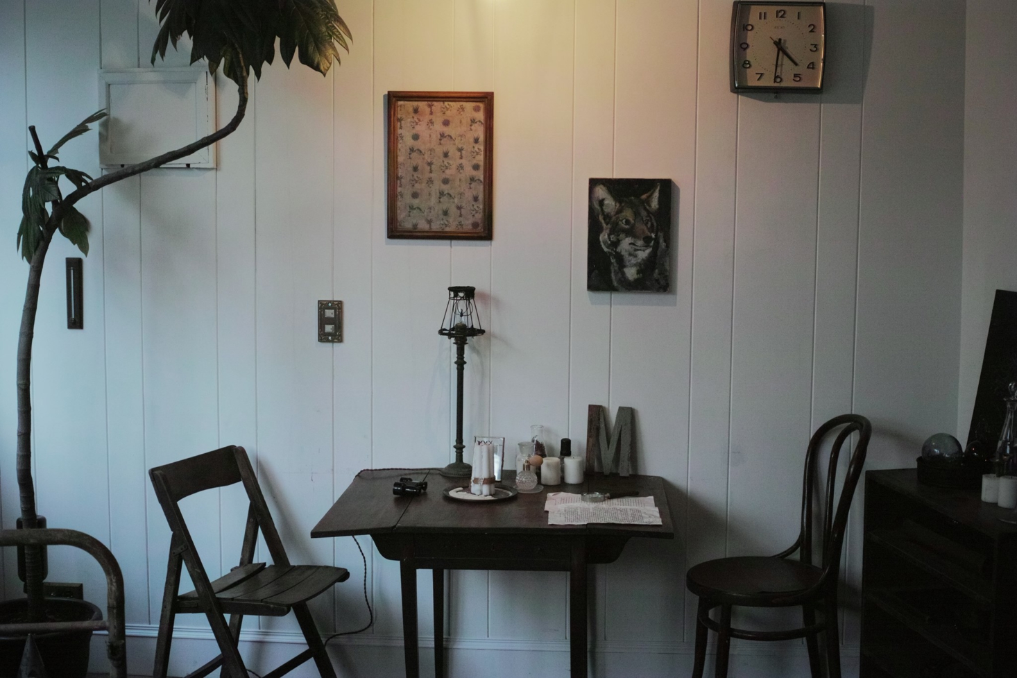 Vintage Only: A Taipei Photo Studio Furnished with Atmospheric Old Finds