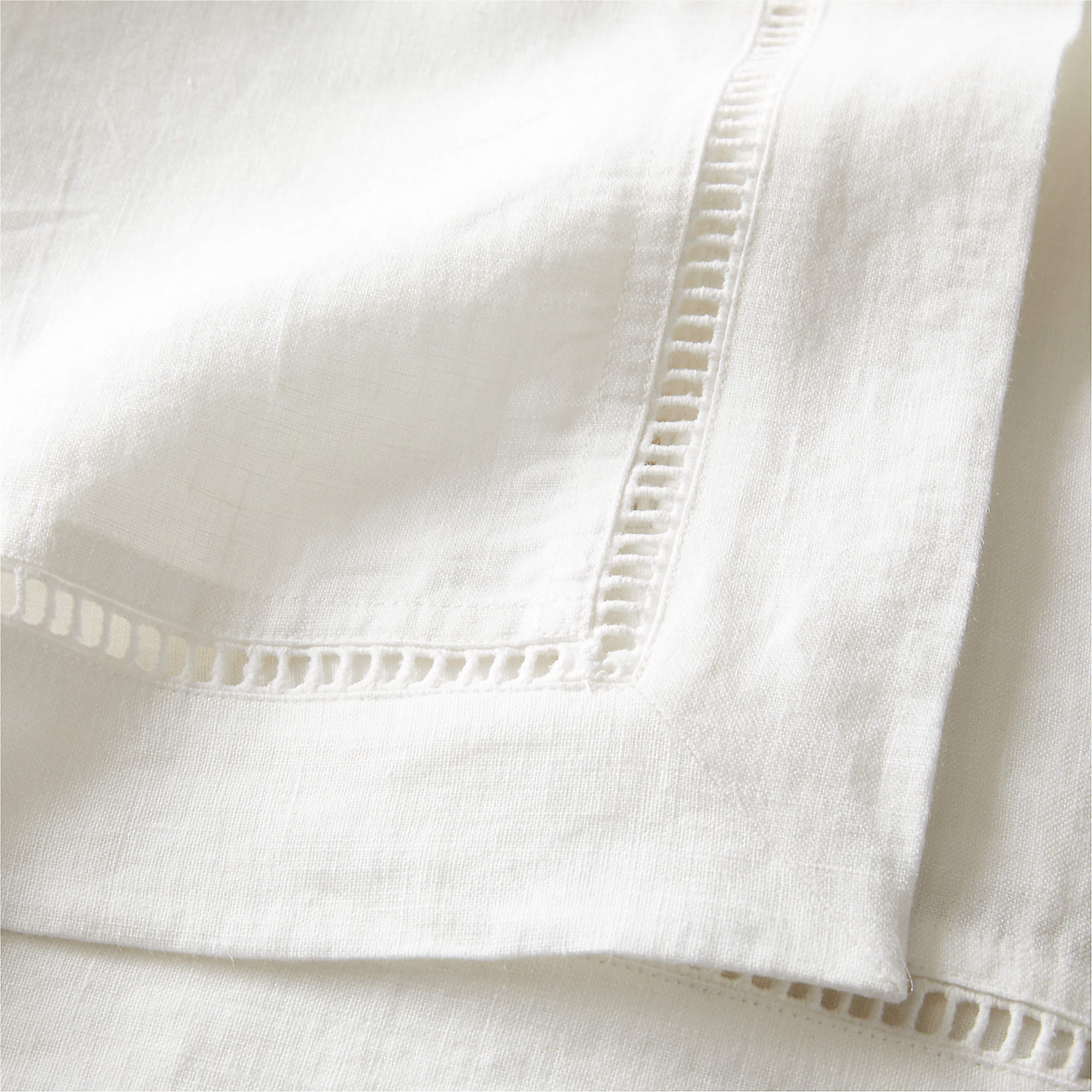 High/Low: World's Most Elegant Linen Tablecloth? - Remodelista