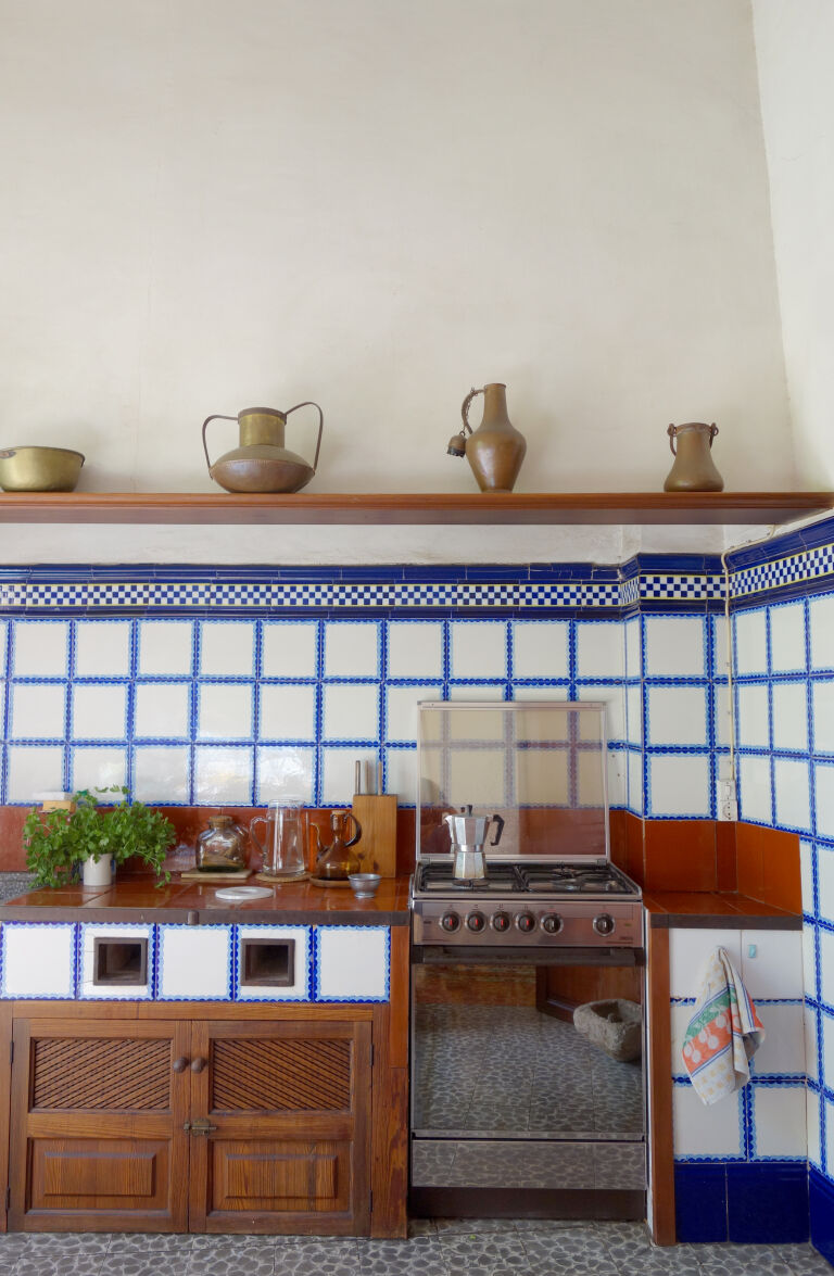 Maximalist/Minimalist: A Ceramicist's Airy, Open Summer House on ...