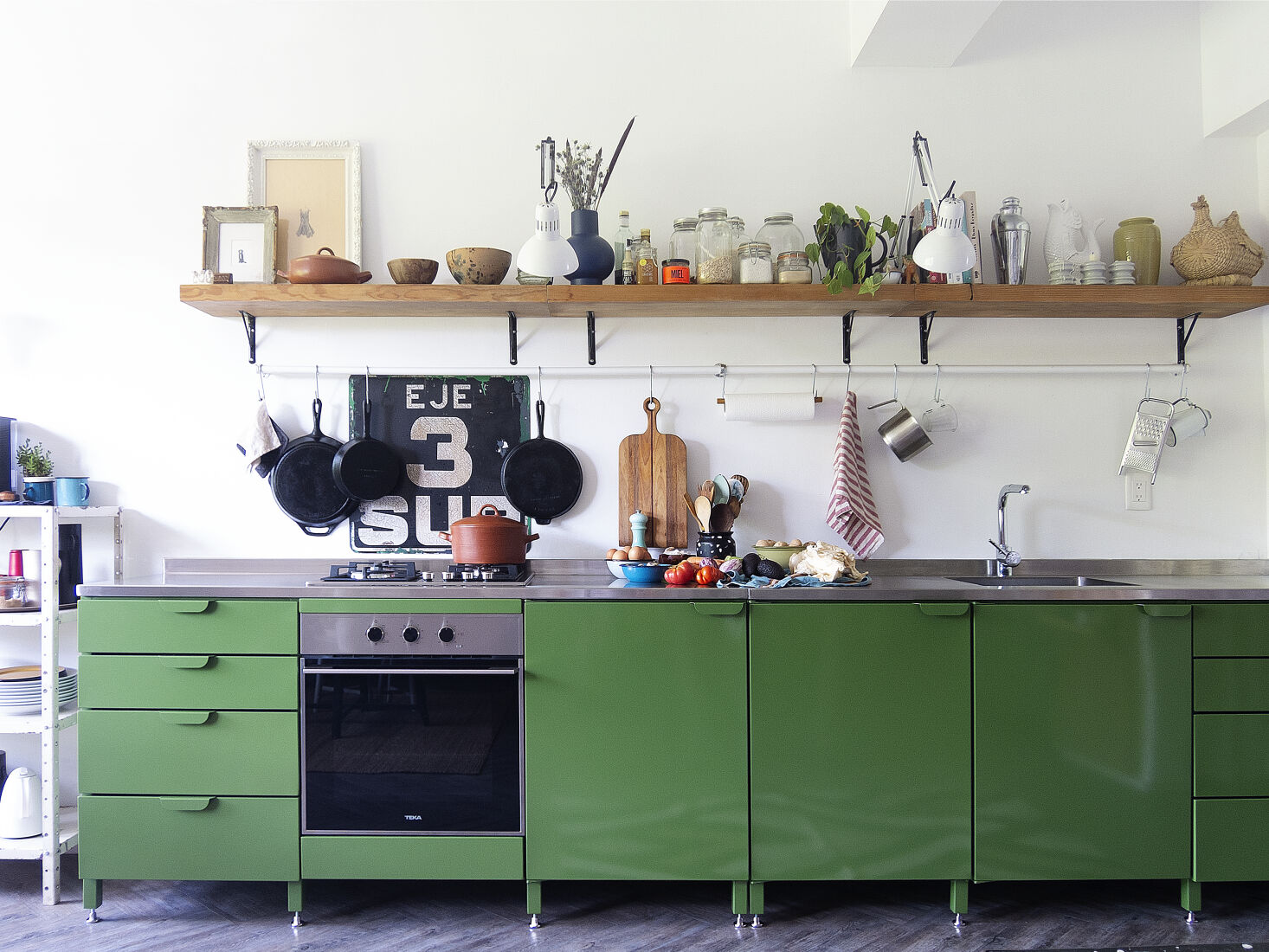 Colorful Kitchen: A Mexico City Makeover with Powder-Coated Steel Cabinets